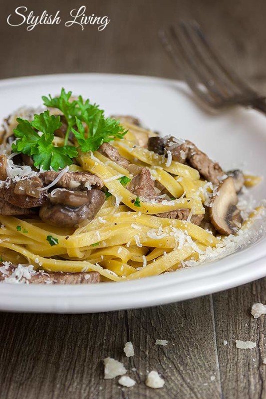 Pasta mit Rindfleisch und Champignons